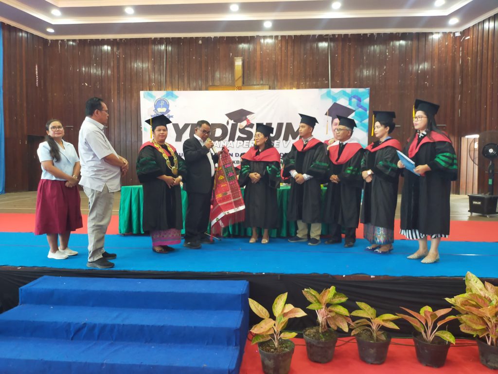Fakultas Keguruan dan Ilmu Pendidikan UHKBPNP Gelar Yudisium Sarjana ...